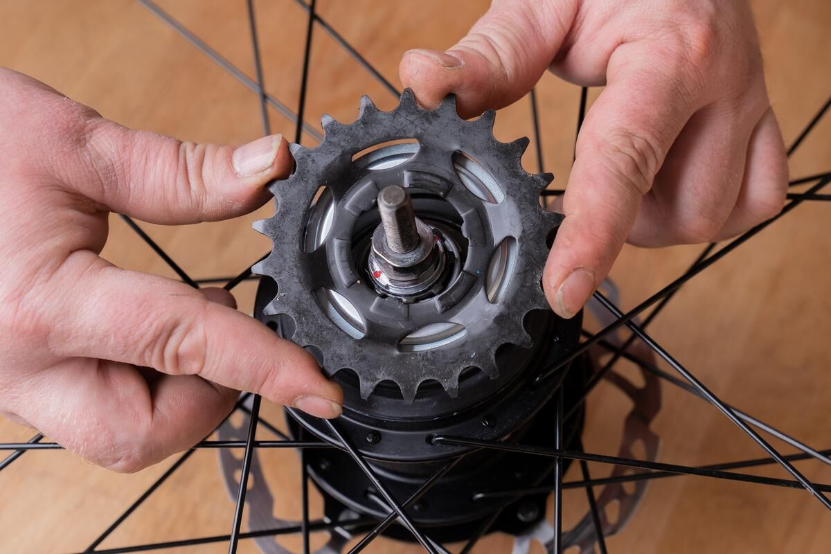 Achtertandwiel van een fiets met versnellingsnaaf vervangen | Contec-parts