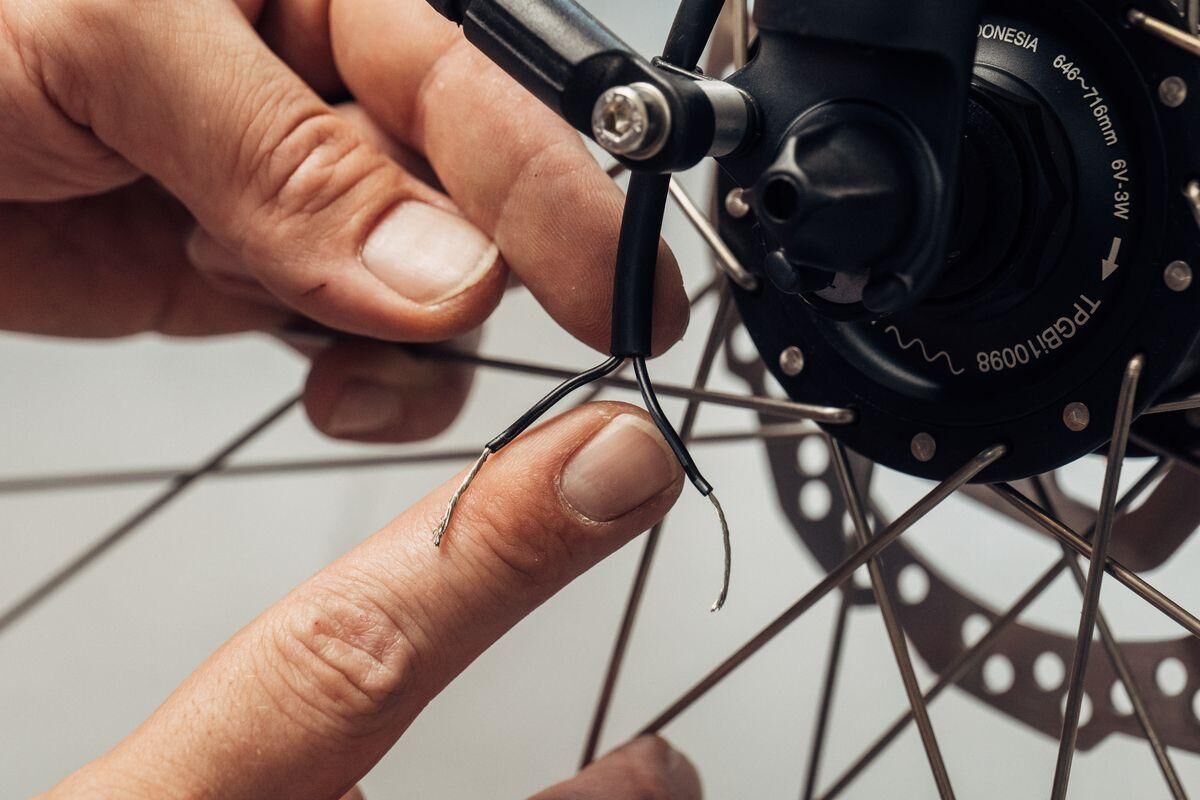 repair a dynamo bicycle light | Contec-parts